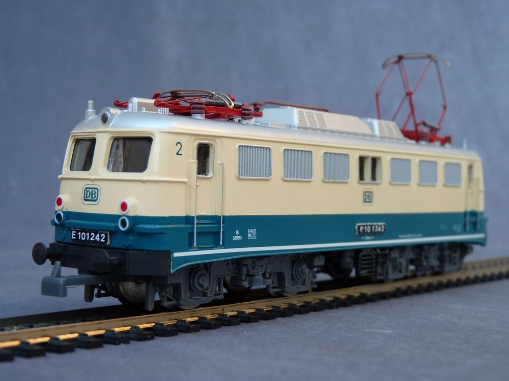 JOUEF 8863 - Locomotive électrique E 10 1242 de la DB – Antique MarcBea